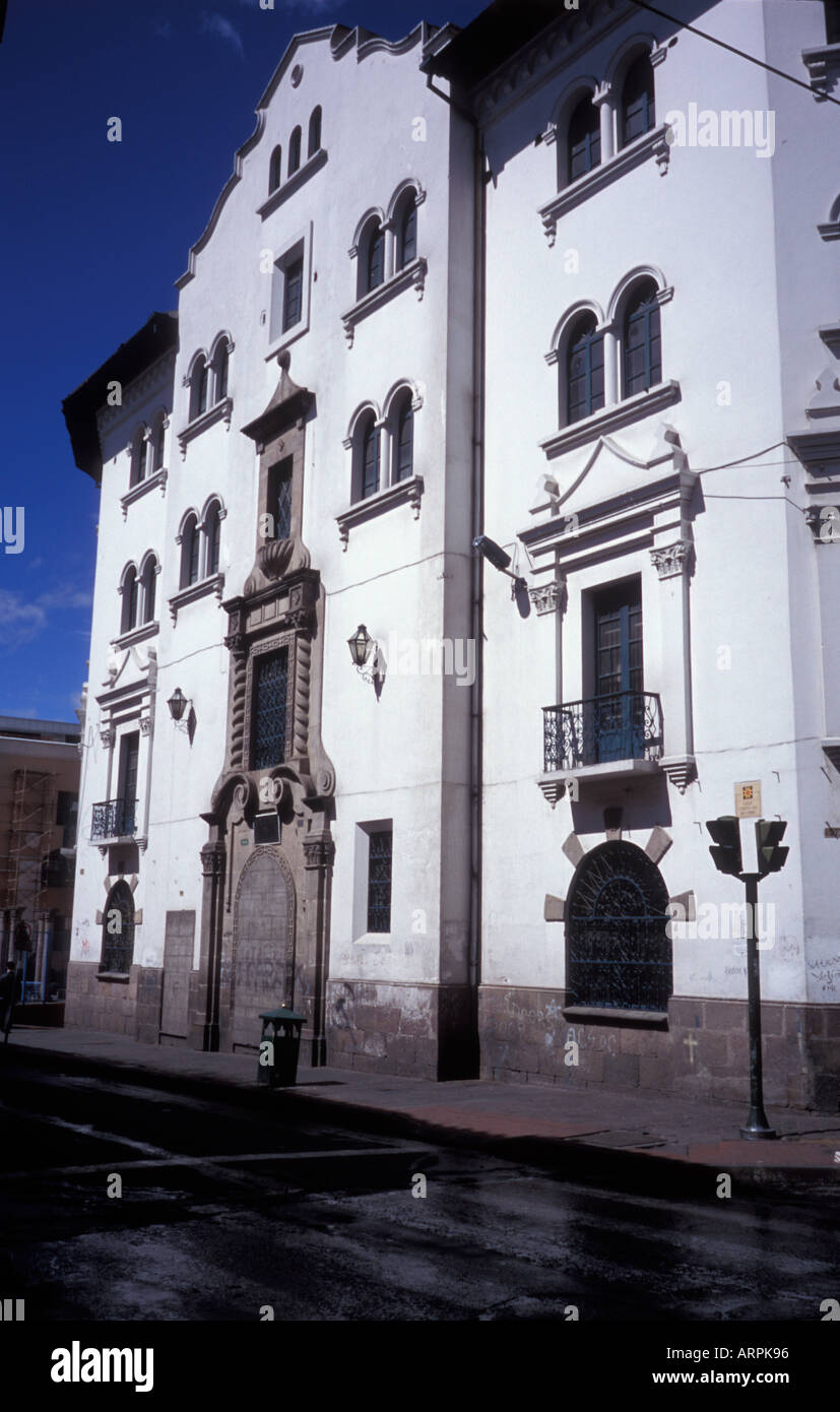 Colonial architecture in the Old City in Quito Stock Photo - Alamy