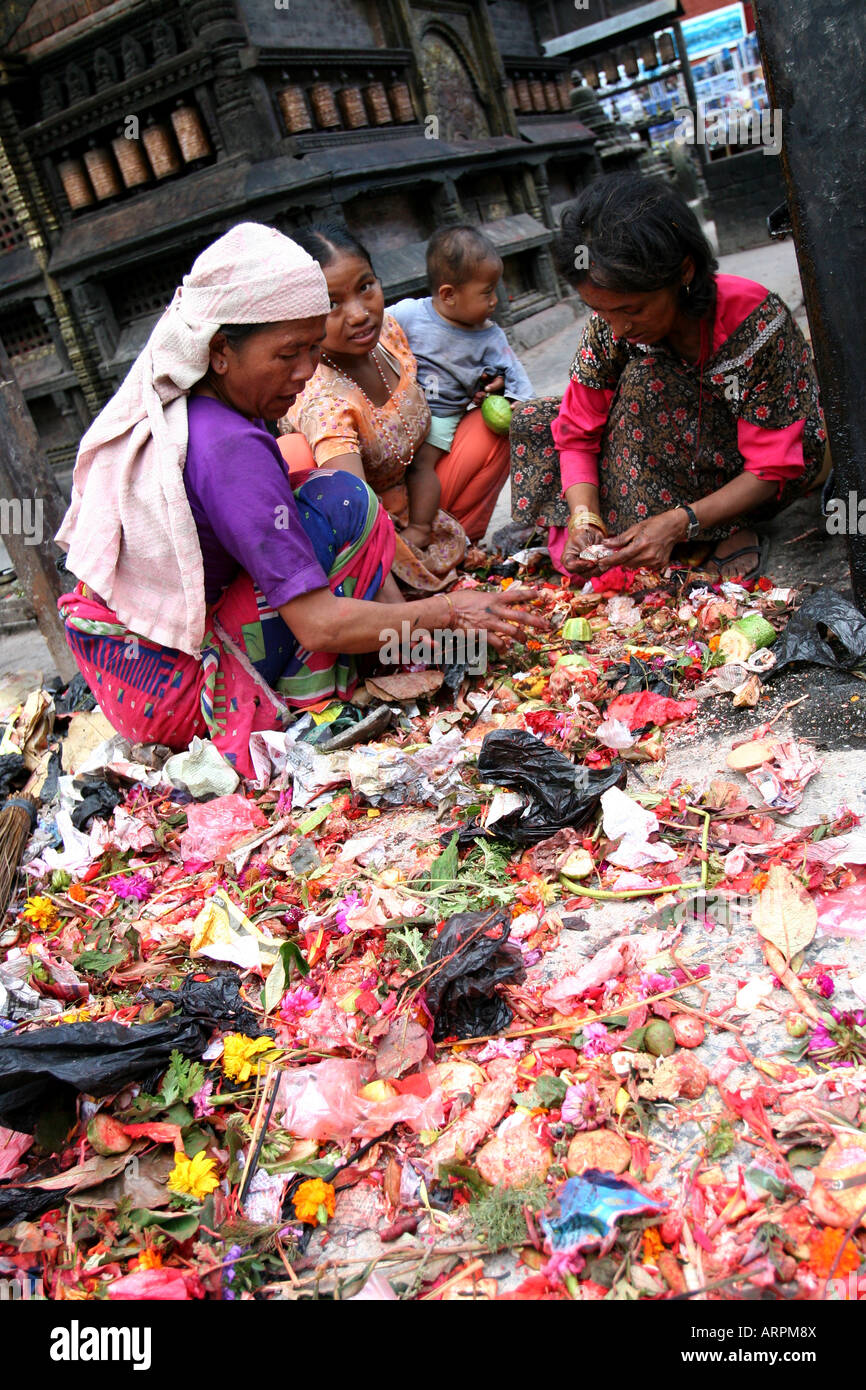 Nepal nepalese homeless poor poverty females ladys woman scavenging hi ...