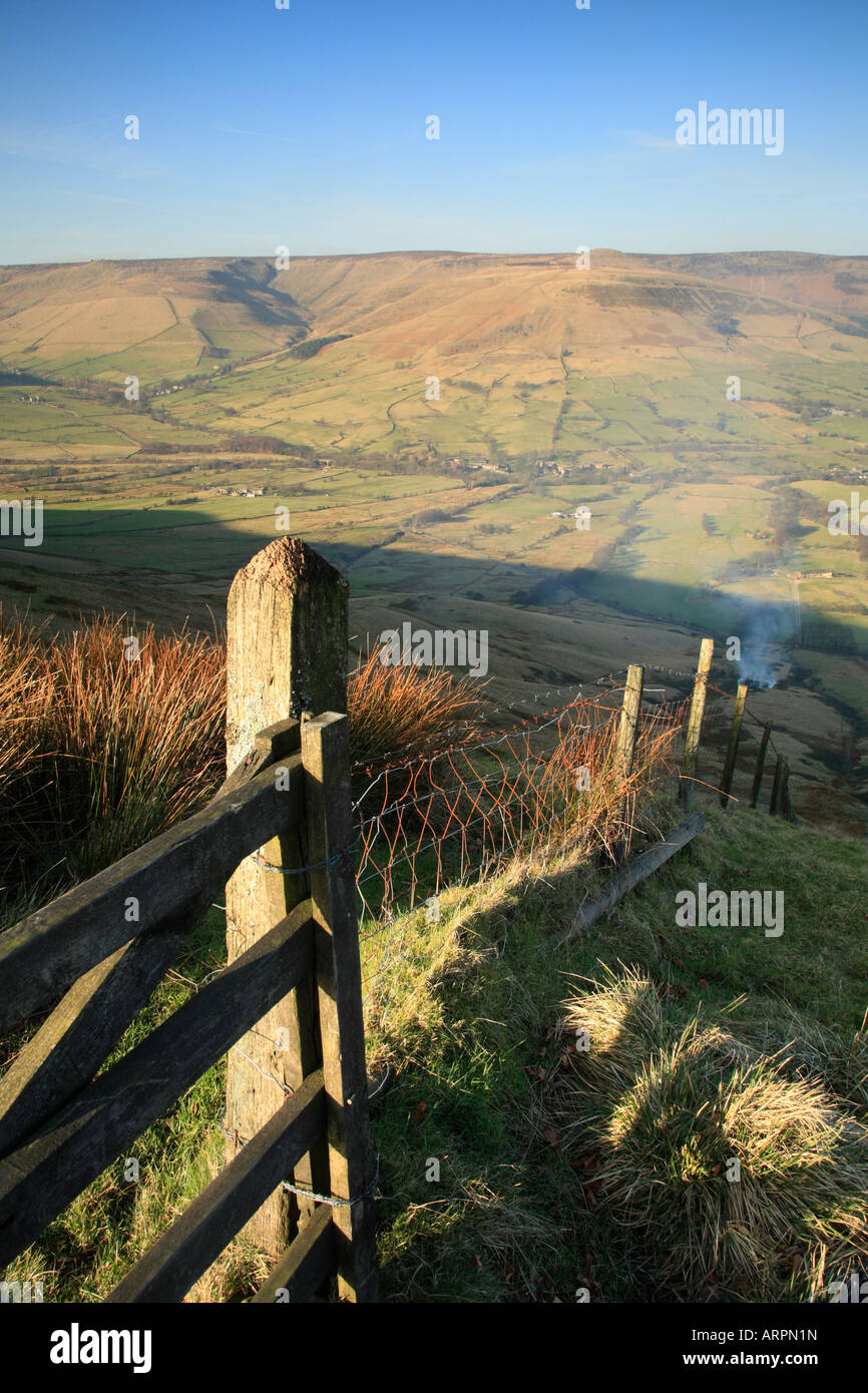 Gate and fence on Rushup Edge towards Kinder, Derbyshire, Peak District ...