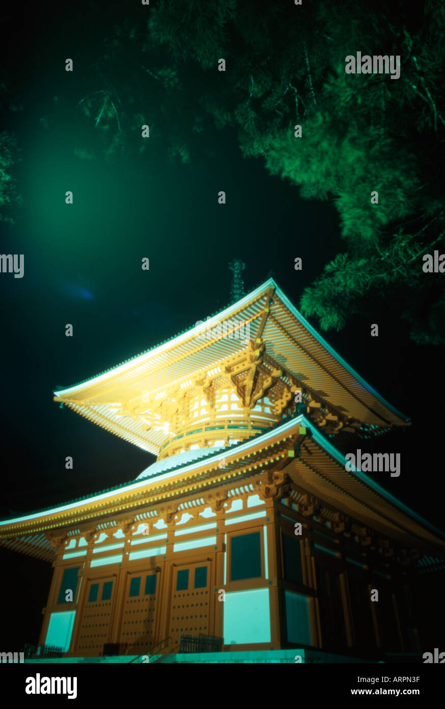 Japanese temple lantern lit night hi-res stock photography and images ...