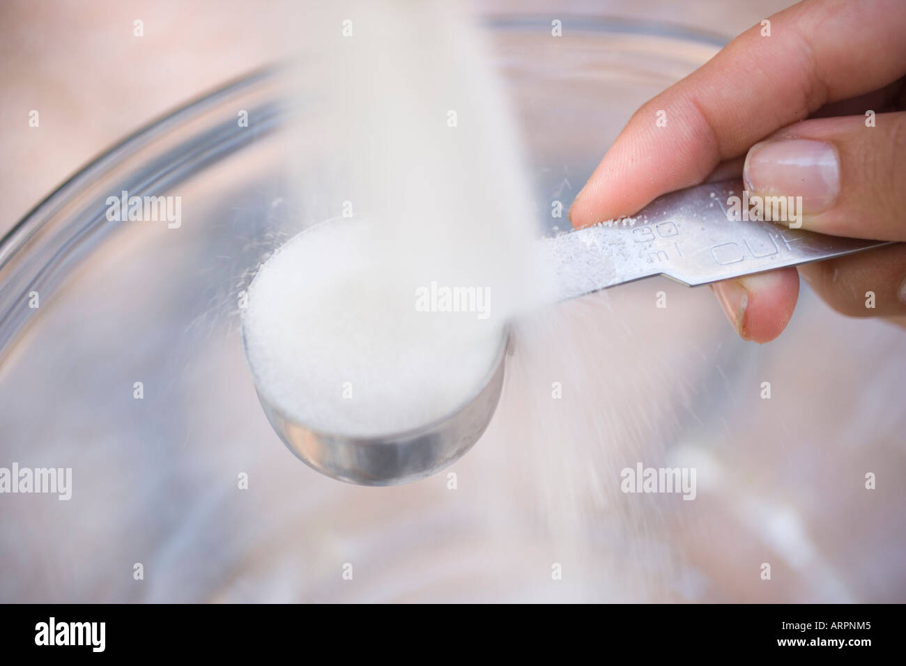 sugar pouring into measuring sugar Stock Photo - Alamy