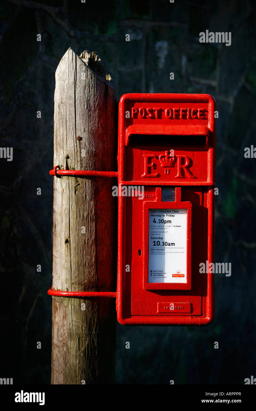 Red post office letter boxes uk hi-res stock photography and images - Alamy