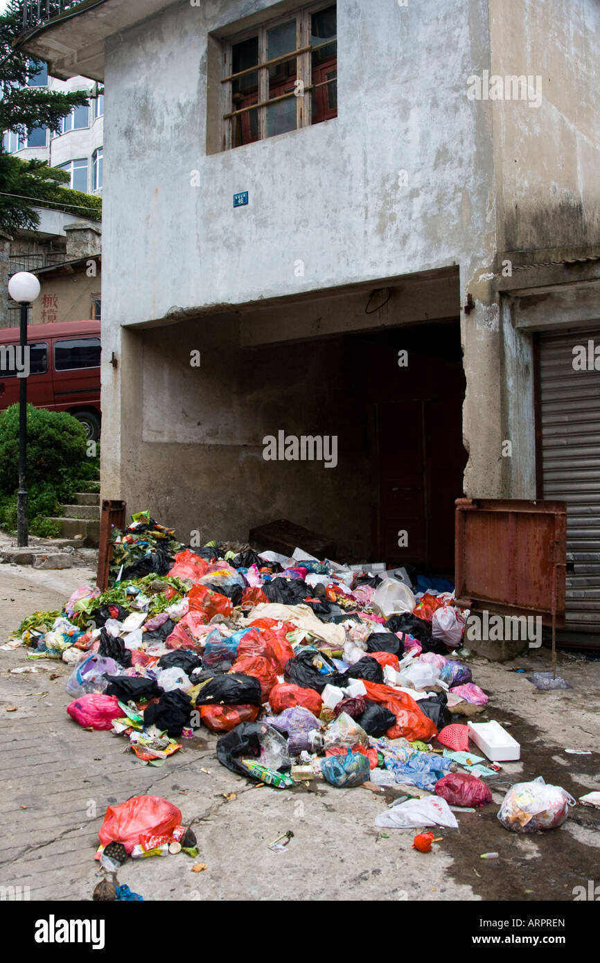 China garbage hi-res stock photography and images - Alamy