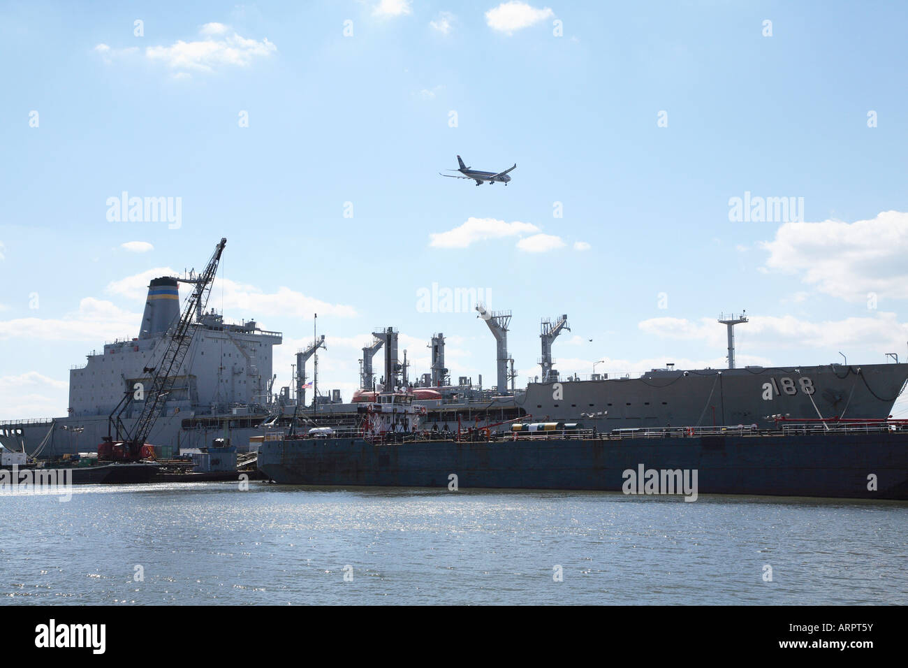 Refueling ship hi-res stock photography and images - Alamy