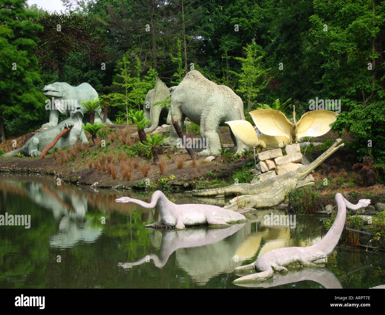 Dinosaur models at Crystal Palace Park. The first dinosaur sculptures ...