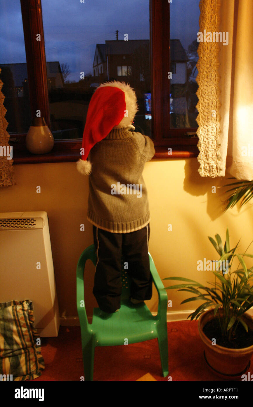 Santa claus looking out window hi-res stock photography and images - Alamy