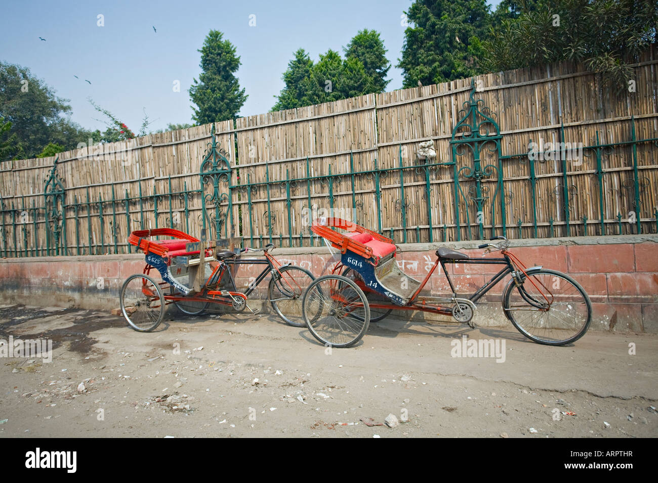Rickshaw pedal india hi-res stock photography and images - Alamy