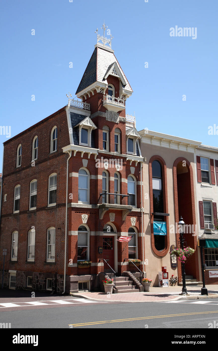 Three story brick building structure hi-res stock photography and ...