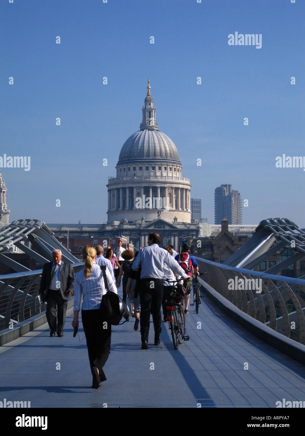 Resonance bridge hi-res stock photography and images - Alamy