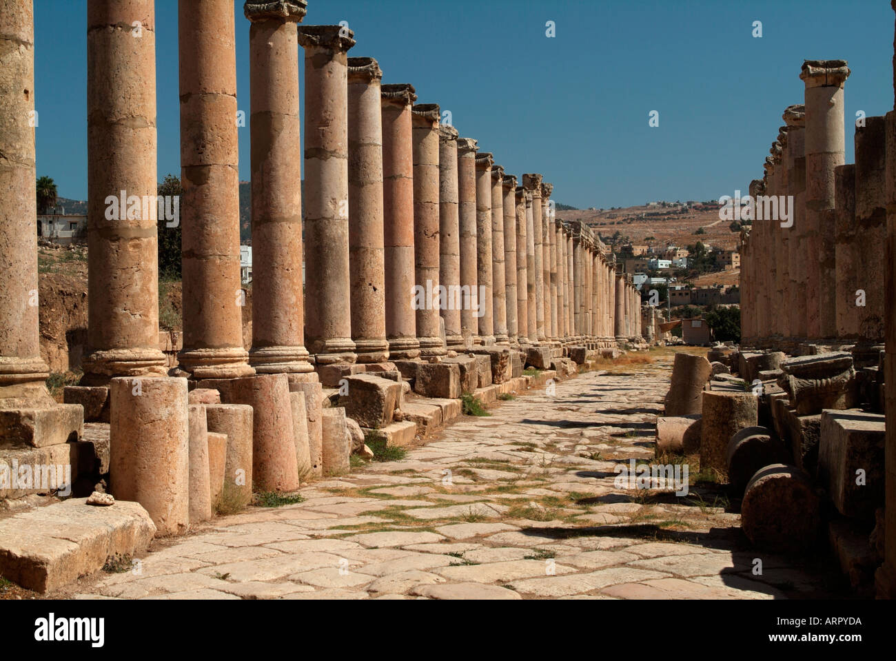 North gate of jerash hi-res stock photography and images - Alamy