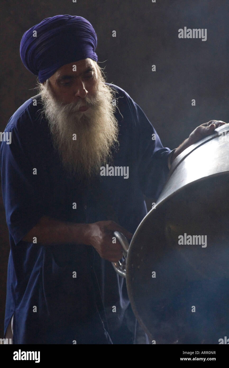 Sikh pilgrim preparing food in Amritsar Golden temple Stock Photo - Alamy