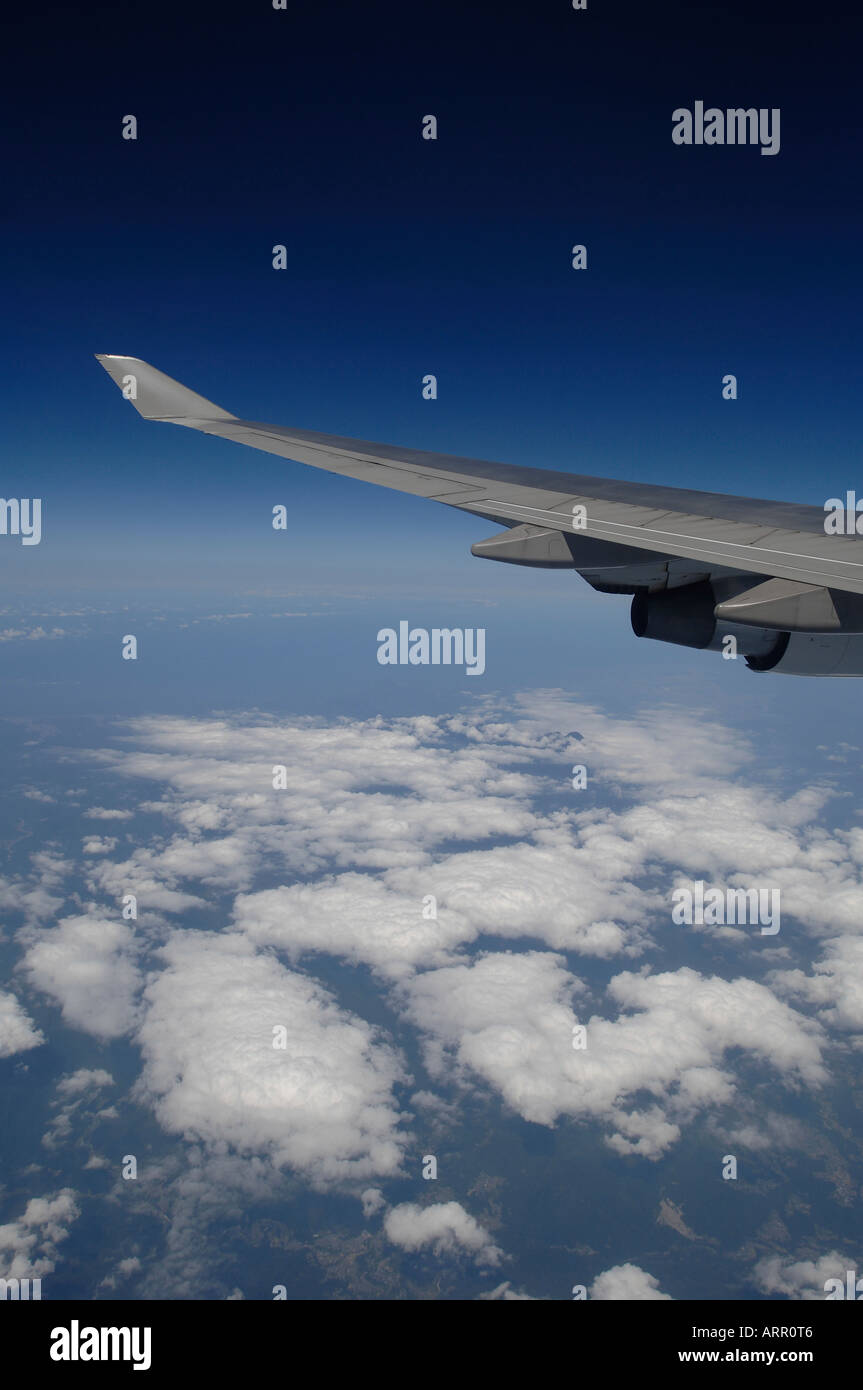 boeing 747 flying over the pacific Stock Photo - Alamy