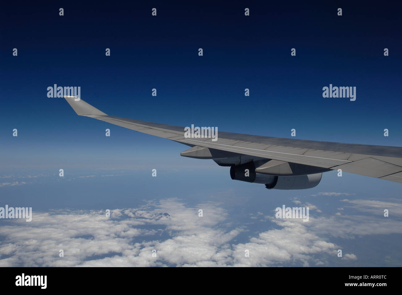boeing 747 over the pacific ocean Stock Photo - Alamy