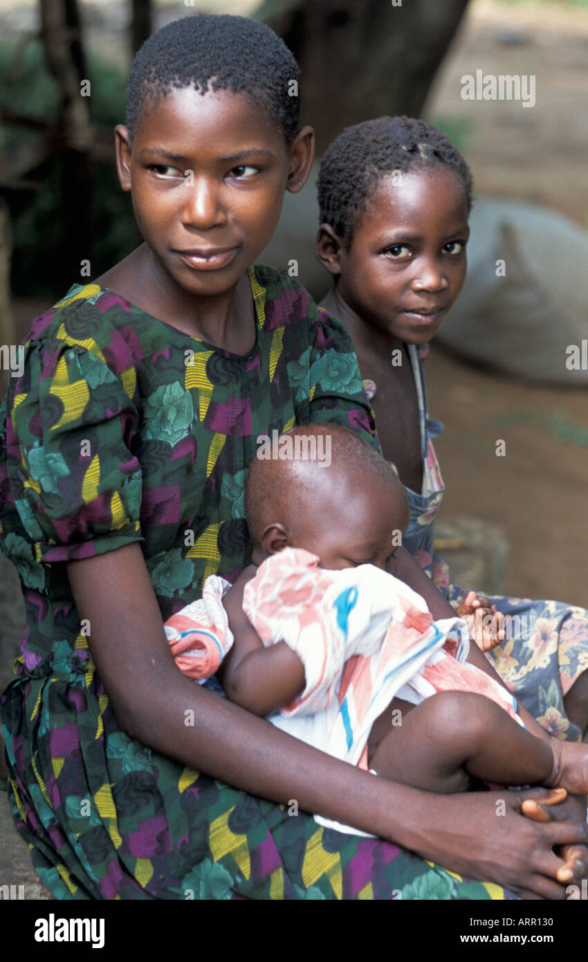 AFRICA KENYA KALIFI Young Kenyan girls taking care of their baby sister ...