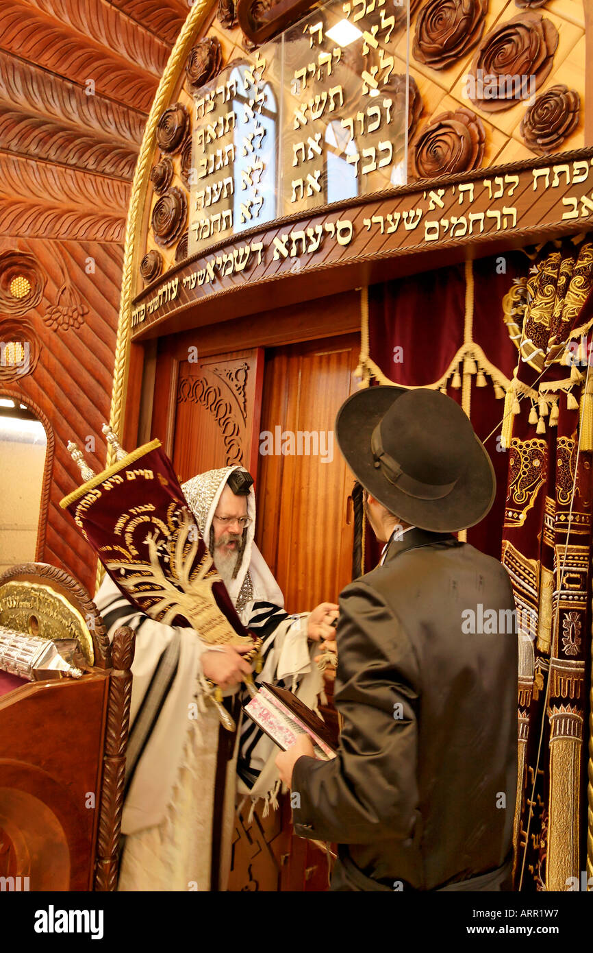 Rabbi torah hi-res stock photography and images - Alamy