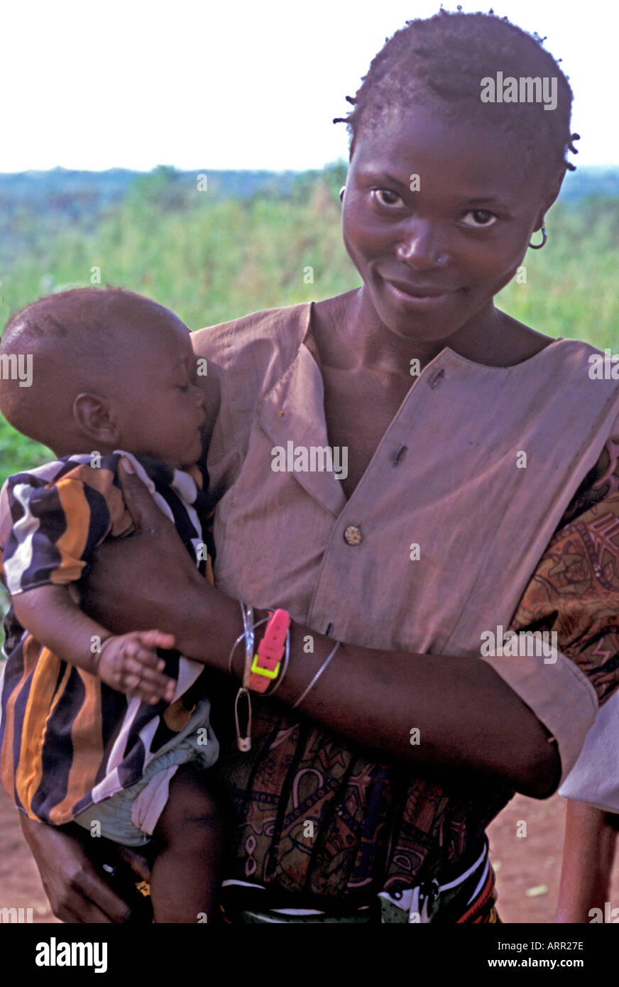 AFRICA KENYA KALIFI Proud young Kenyan mother with her baby Stock Photo ...