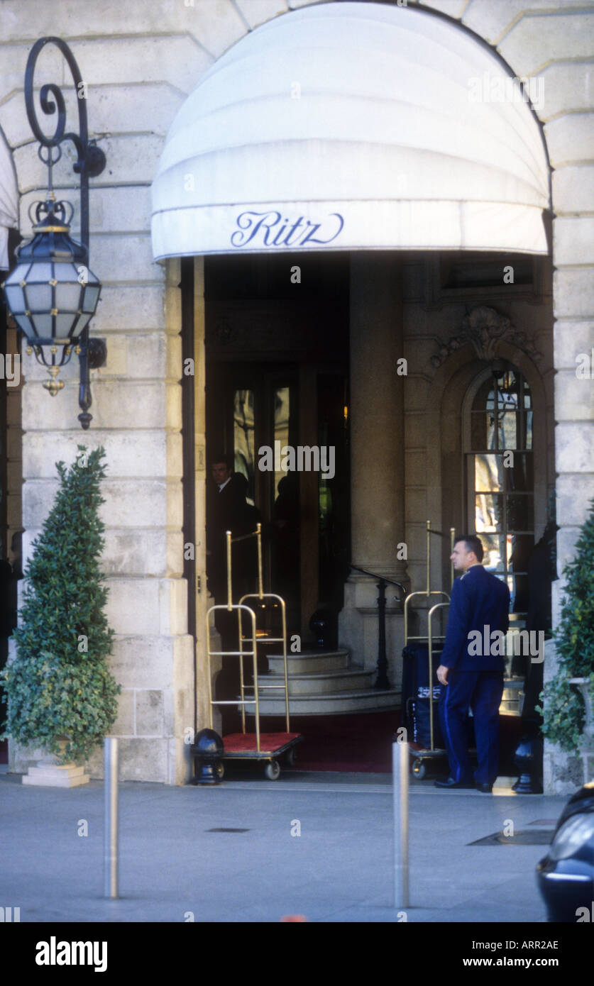 The ritz paris exterior hi-res stock photography and images - Alamy