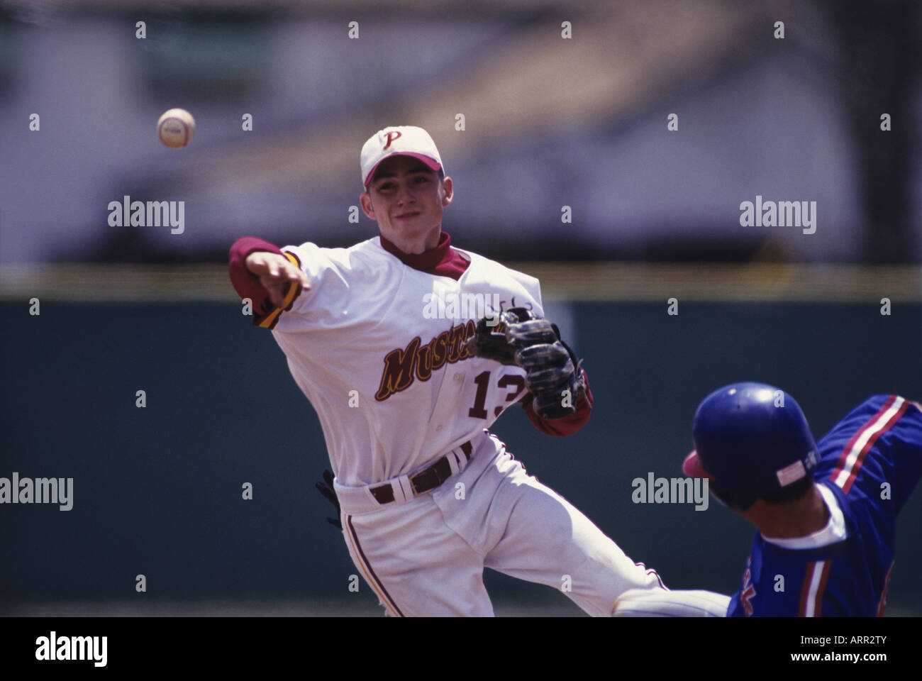 Baseball second baseman hi-res stock photography and images - Alamy