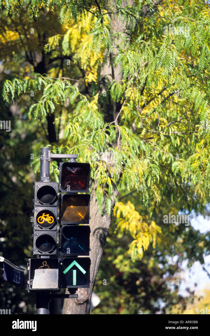 Yeld sign hi-res stock photography and images - Alamy