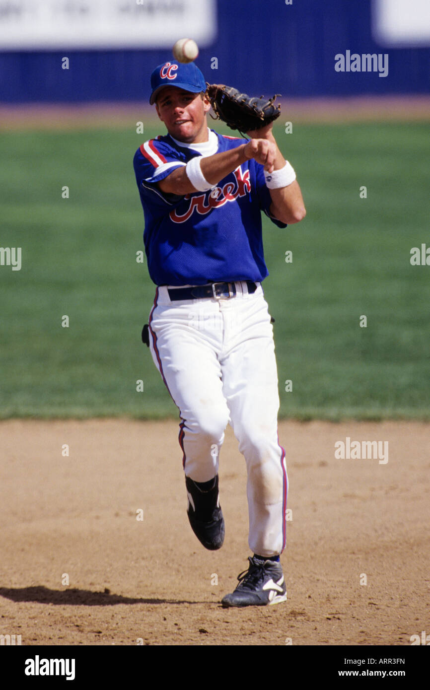 Baseball player fielding ball hi-res stock photography and images - Alamy