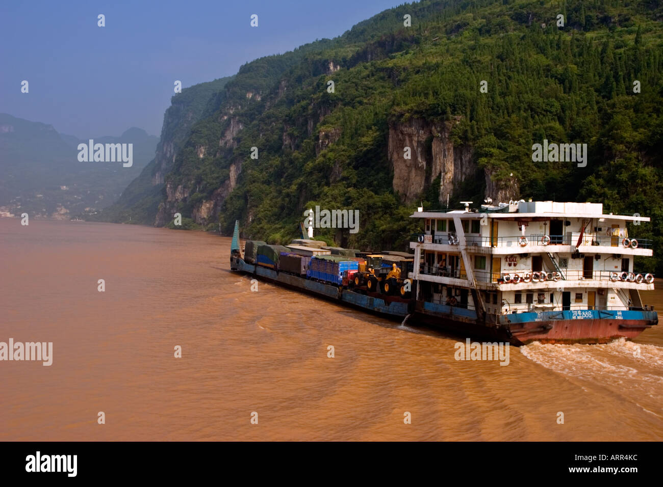 Yangzi jiang cargo hi-res stock photography and images - Alamy
