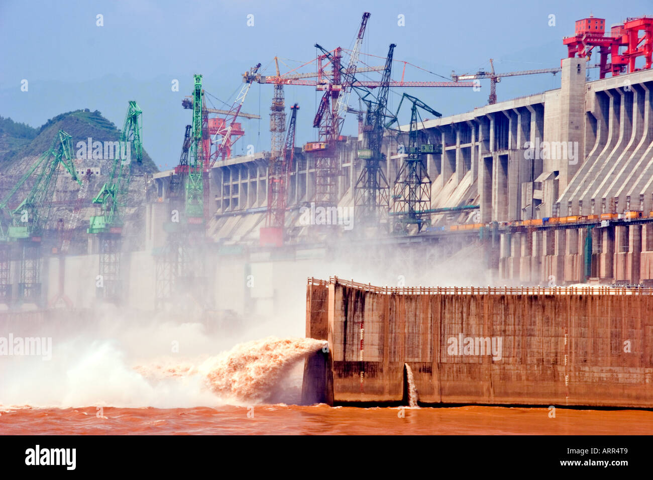 Three gorges dam construction hi-res stock photography and images - Alamy