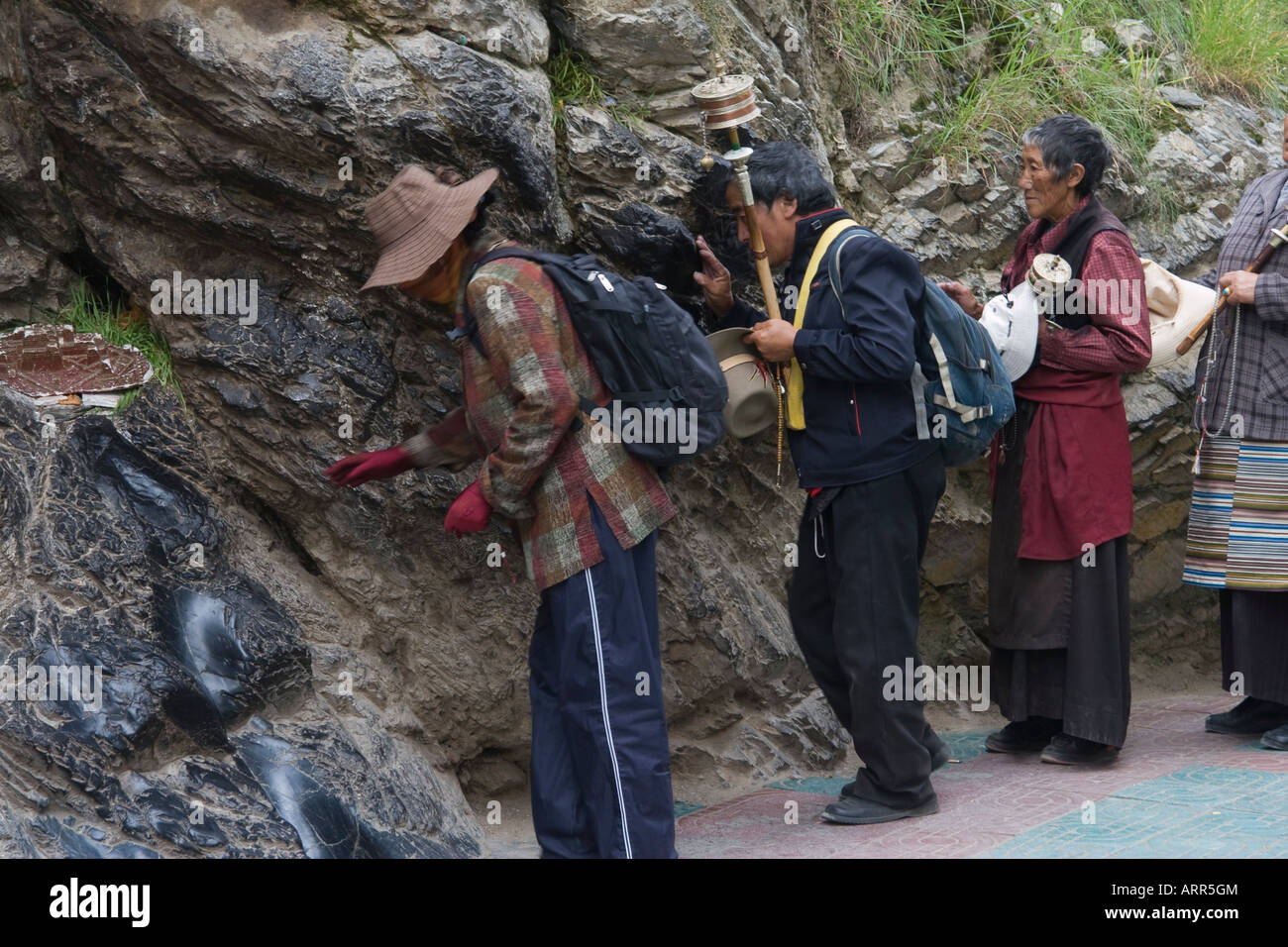 Tibetan pilgrims Lhasa Tibet Stock Photo - Alamy