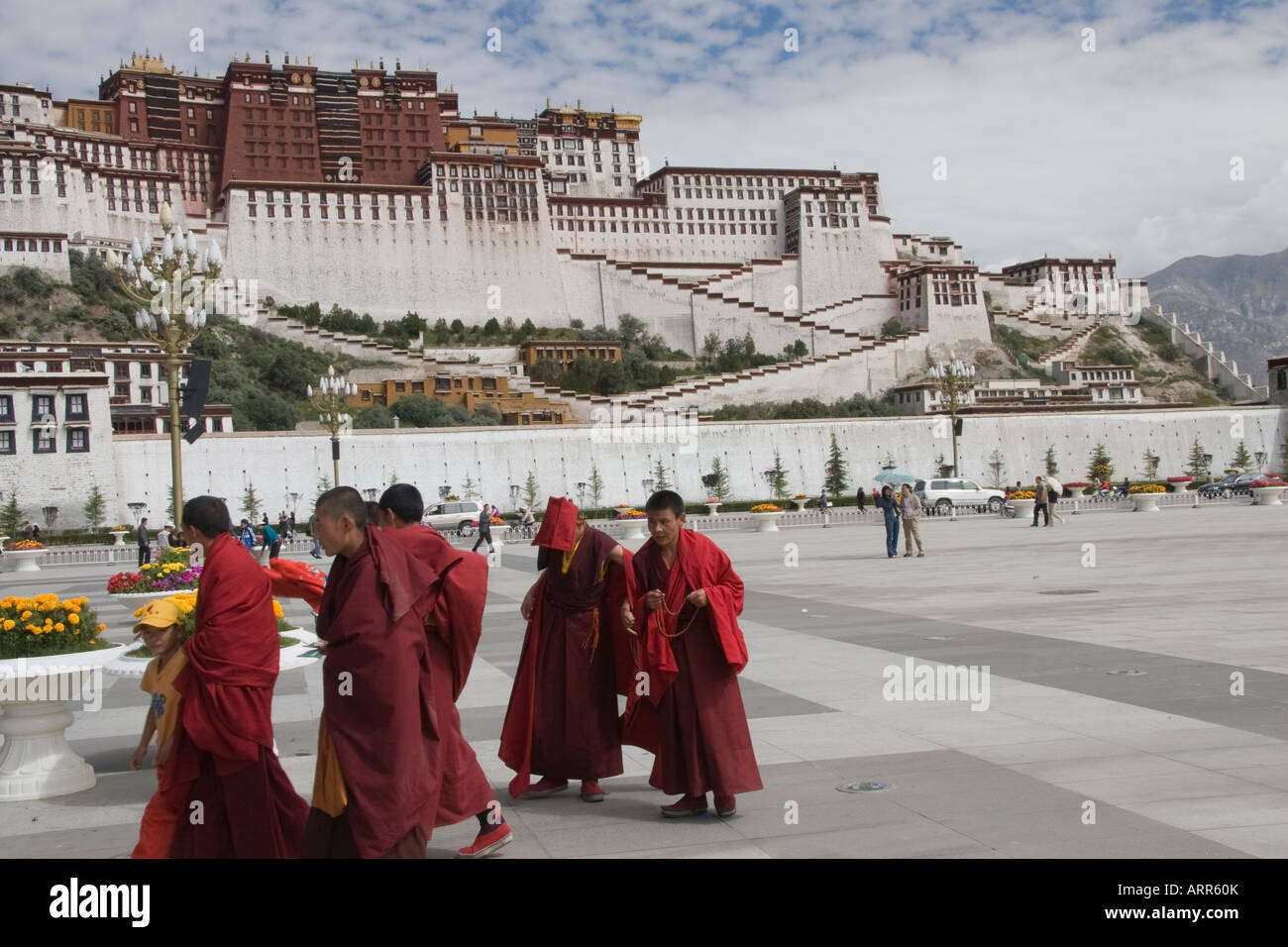 Tibetan monks before the Potala Palace Lhasa Tibet Stock Photo - Alamy