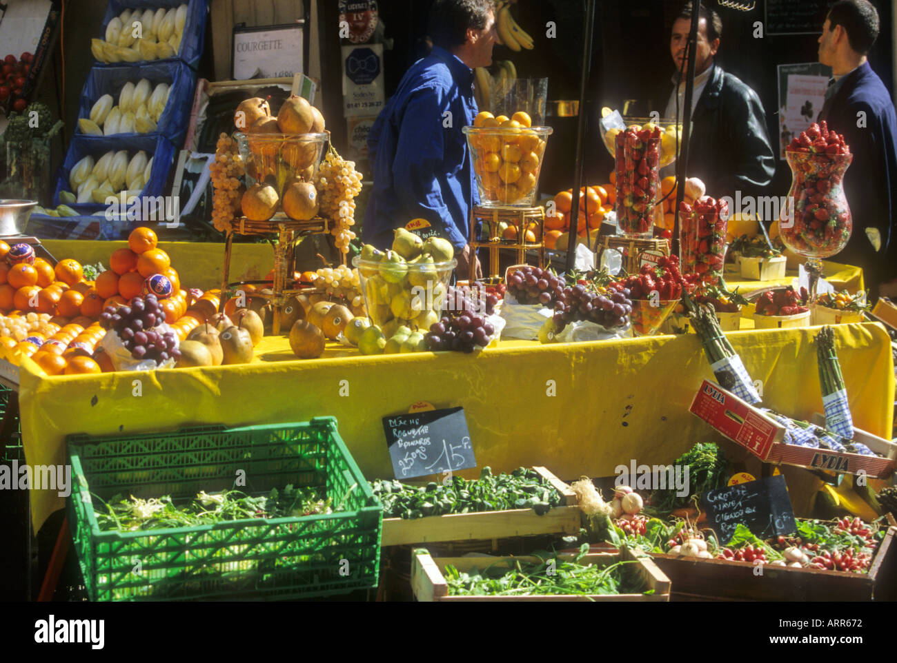 Fruits market in Rue Mouffetard Paris France Stock Photo - Alamy