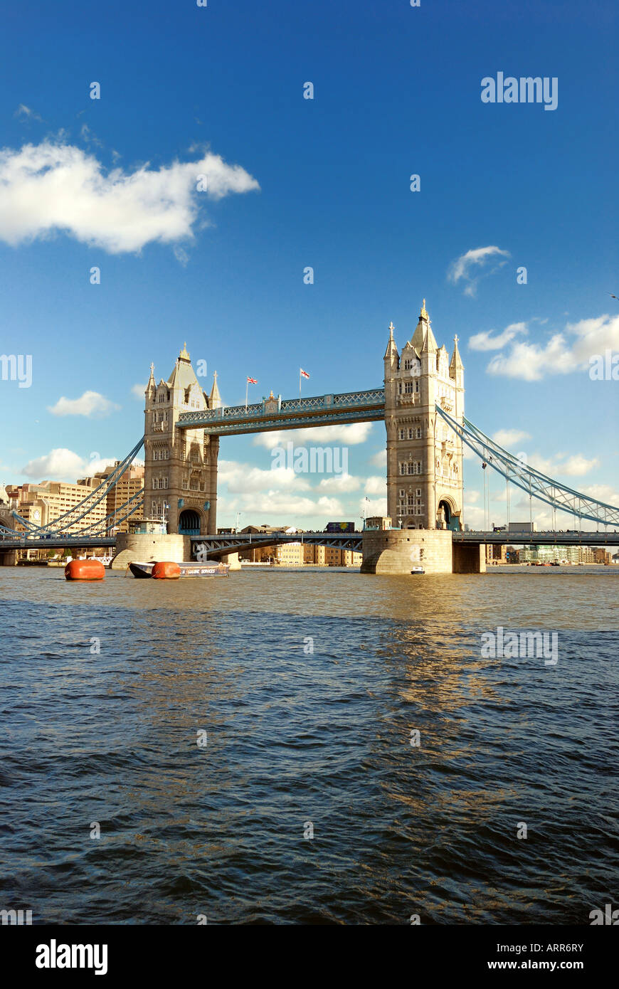 River thames icon iconic landmark hi-res stock photography and images ...