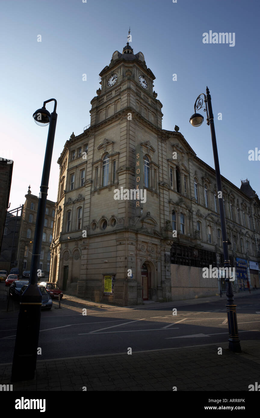 DERELICT CO OPERATIVE BUILDING IN DEWSBURY TOWN CENTRE Stock Photo - Alamy