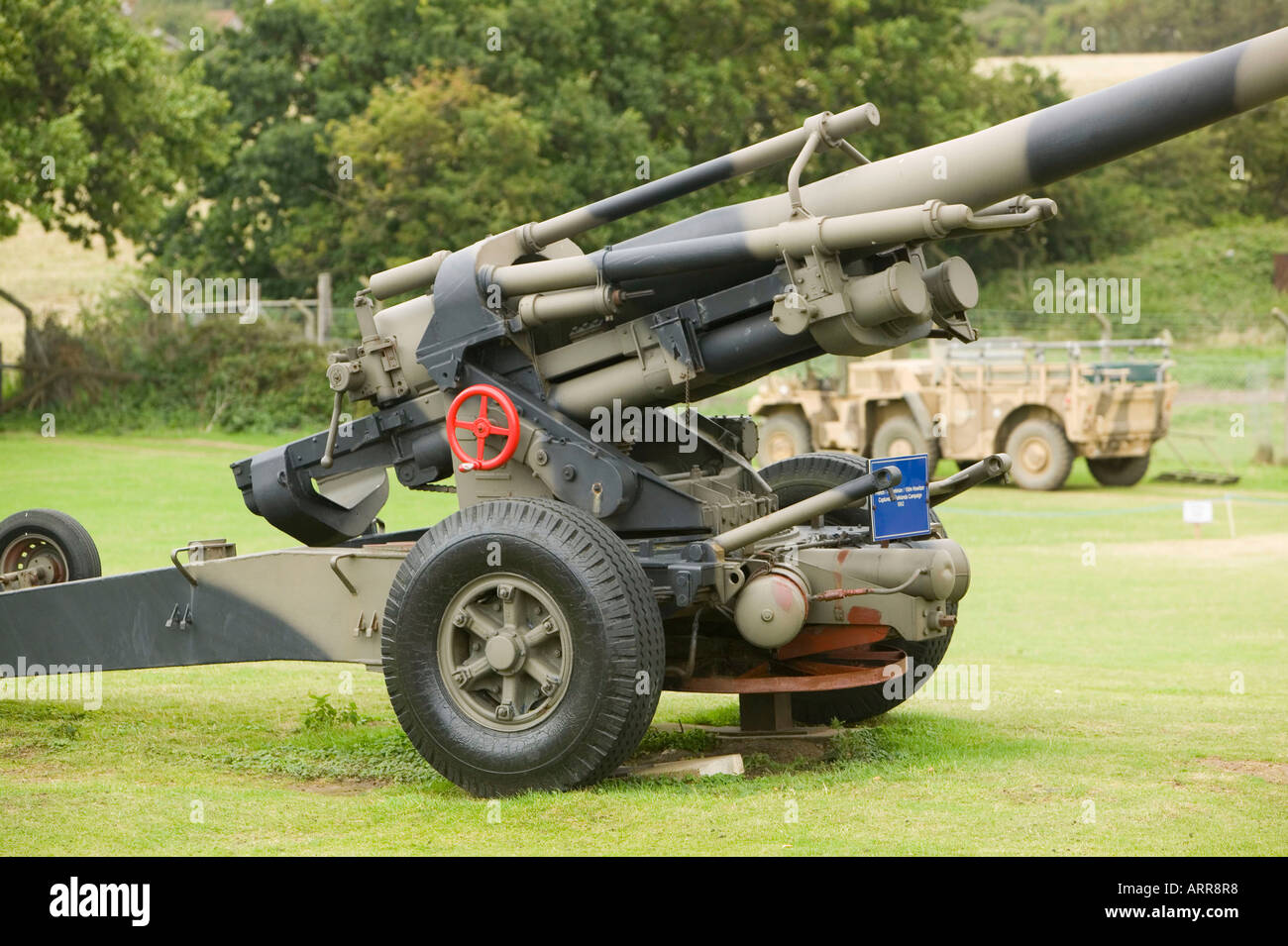 Howitzer gun hi-res stock photography and images - Alamy