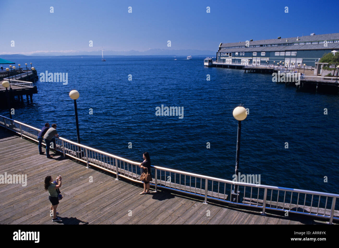 Seattle waterfront with Puget Sound and Seattle Aquarium and downtown ...