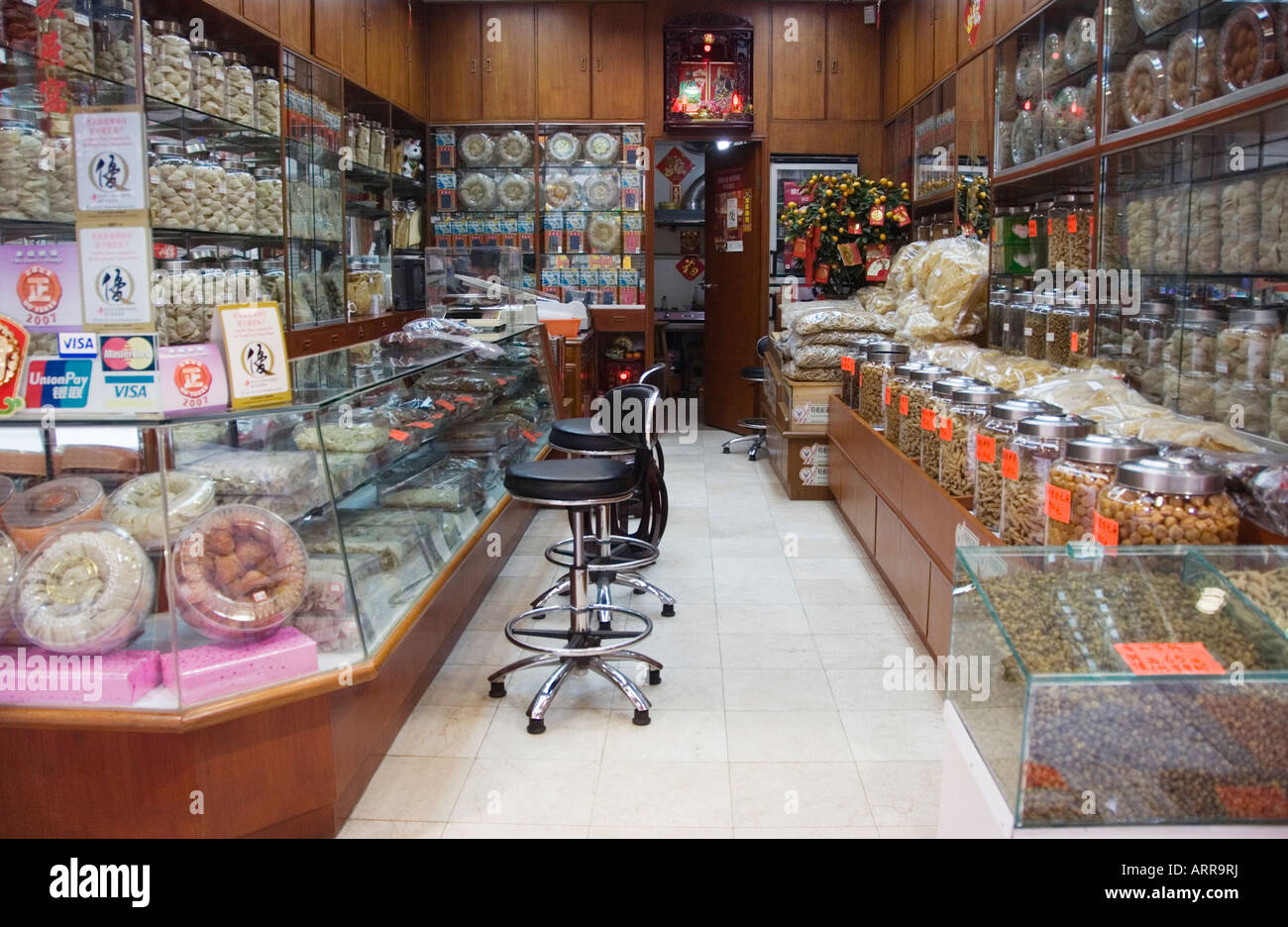 "Typical dry goods shop in Sheun Wan district Hong Kong Stock Photo - Alamy