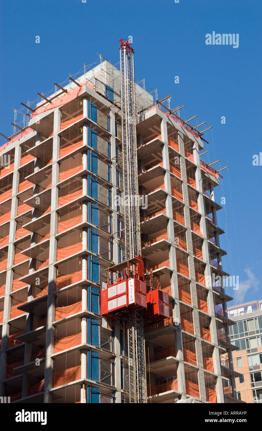 High rise condo building new york hi-res stock photography and images ...