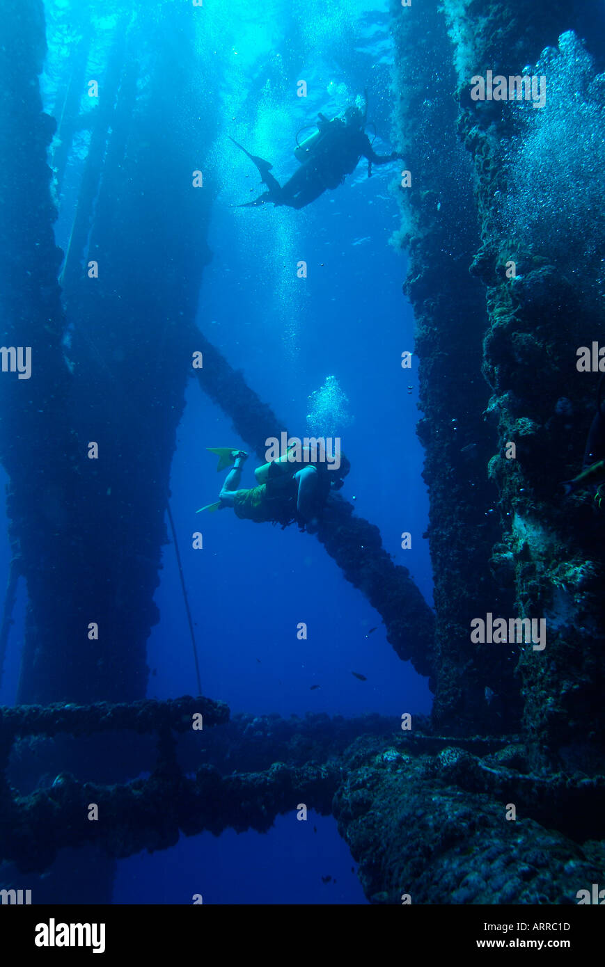 Oil rig diving hi-res stock photography and images - Alamy