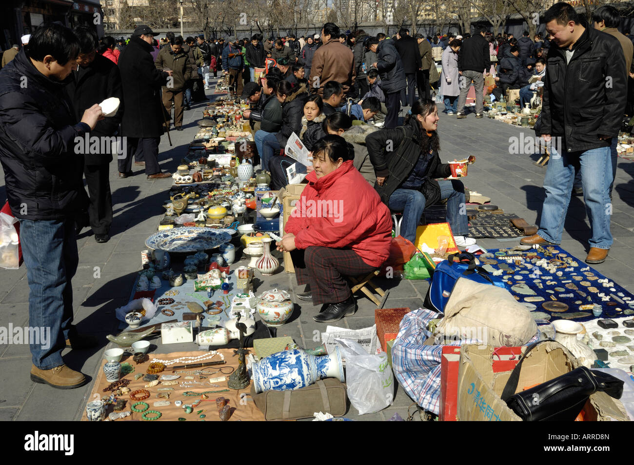 Panjiayuan market in Beijing China 16-Feb-2008 Stock Photo - Alamy