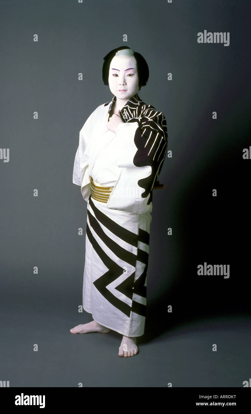Kabuki dancer hi-res stock photography and images - Alamy