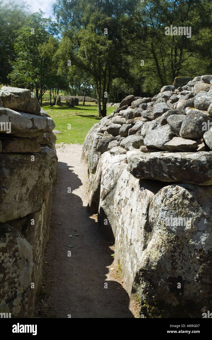 dh Balnuaran of Clava CLAVA INVERNESSSHIRE Entrance to bronze age ...