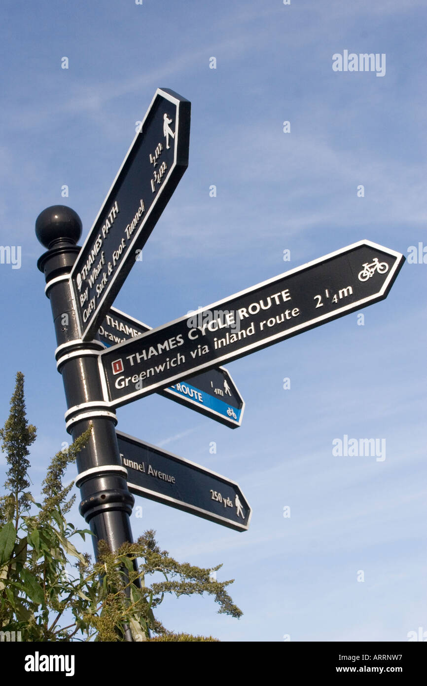 Thames path sign hi-res stock photography and images - Alamy