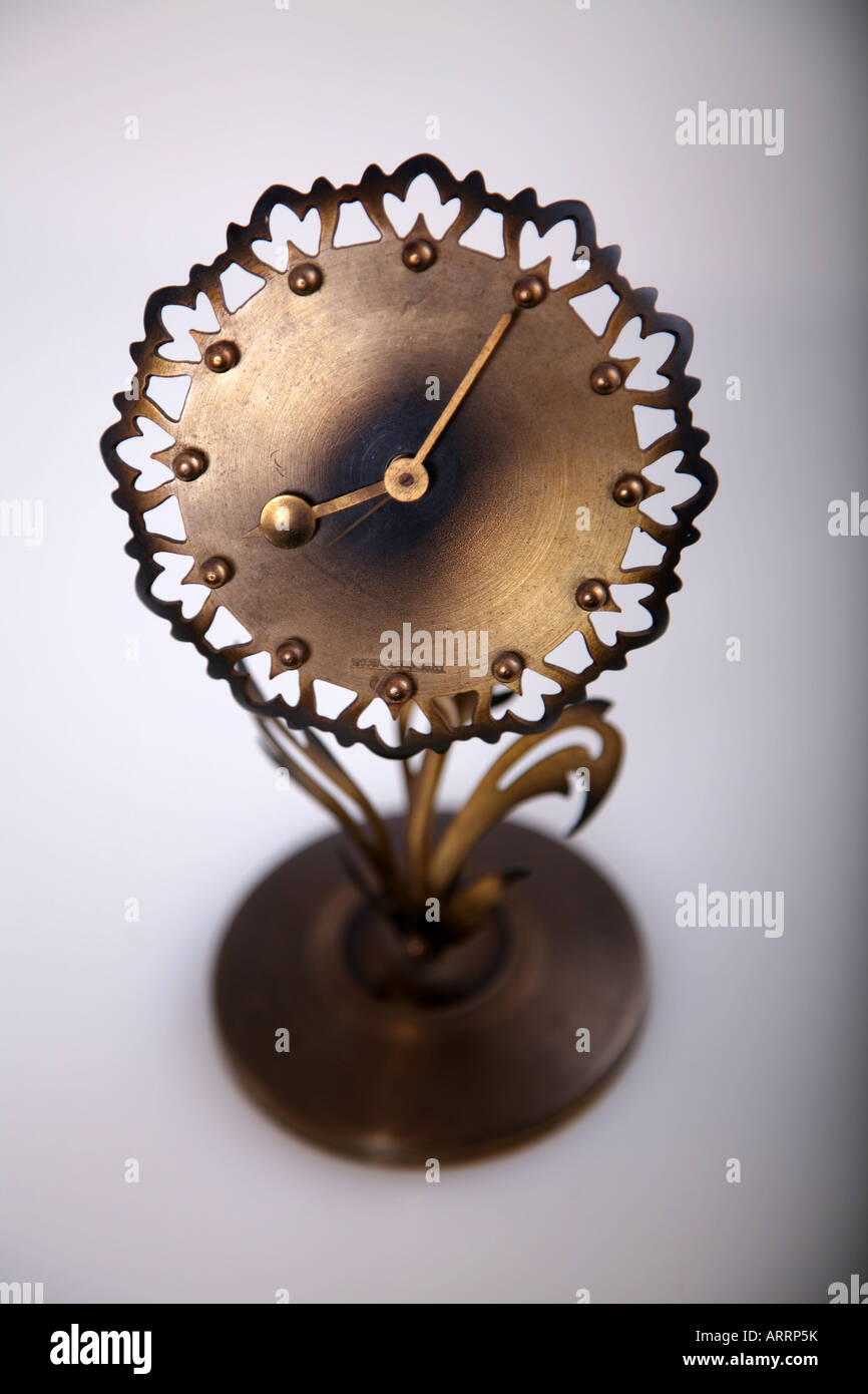 Clock flower hi-res stock photography and images - Alamy