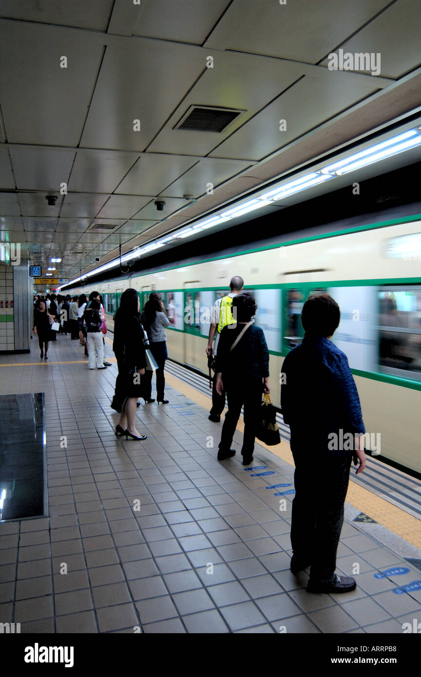 Underground station in Seoul Korea Stock Photo - Alamy