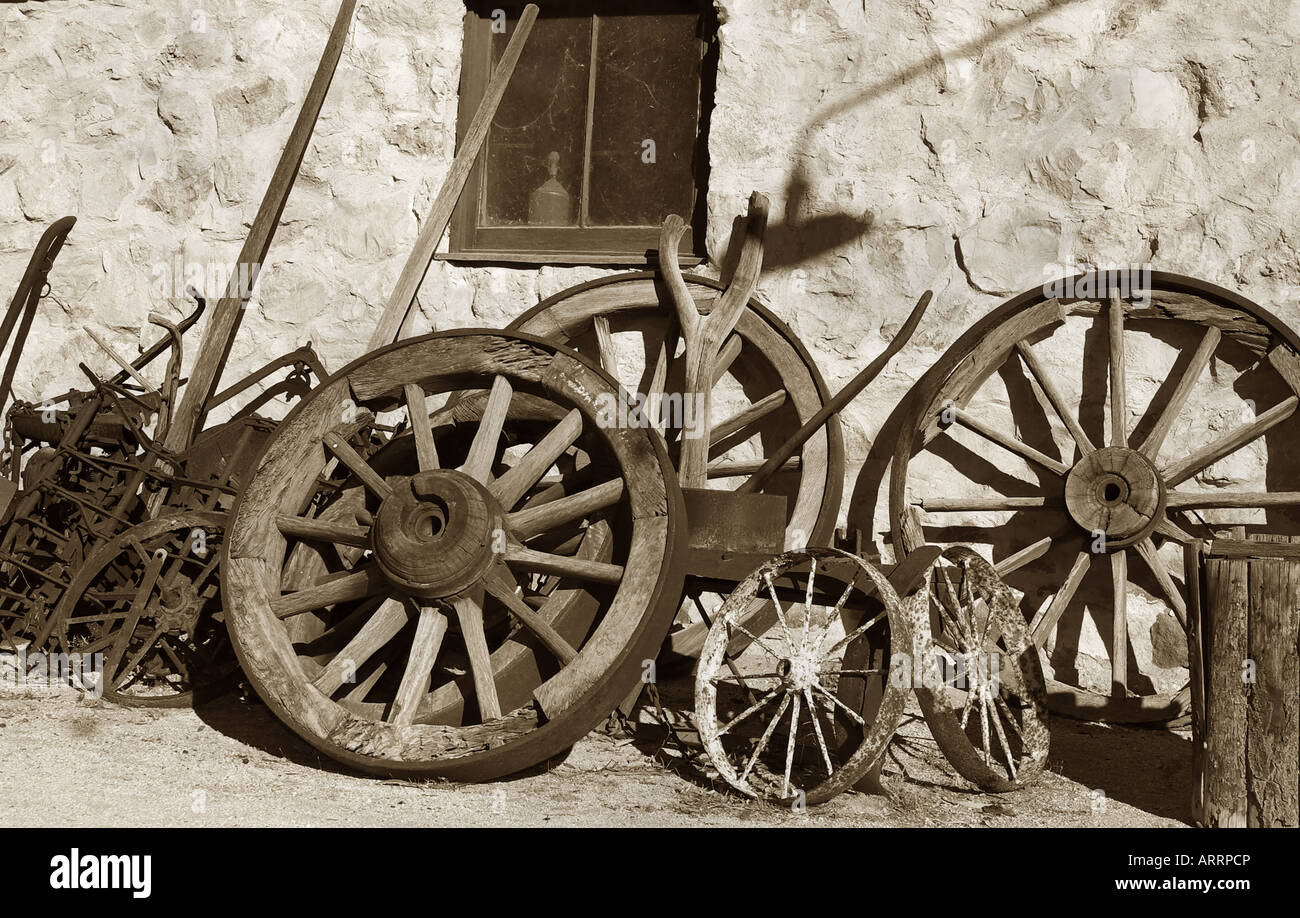 Antique cart wheels hi-res stock photography and images - Alamy