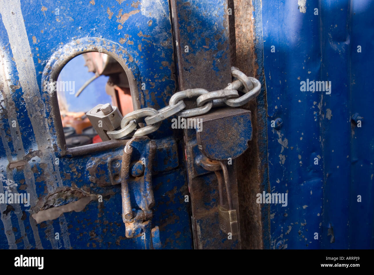 Locked gates hi-res stock photography and images - Alamy