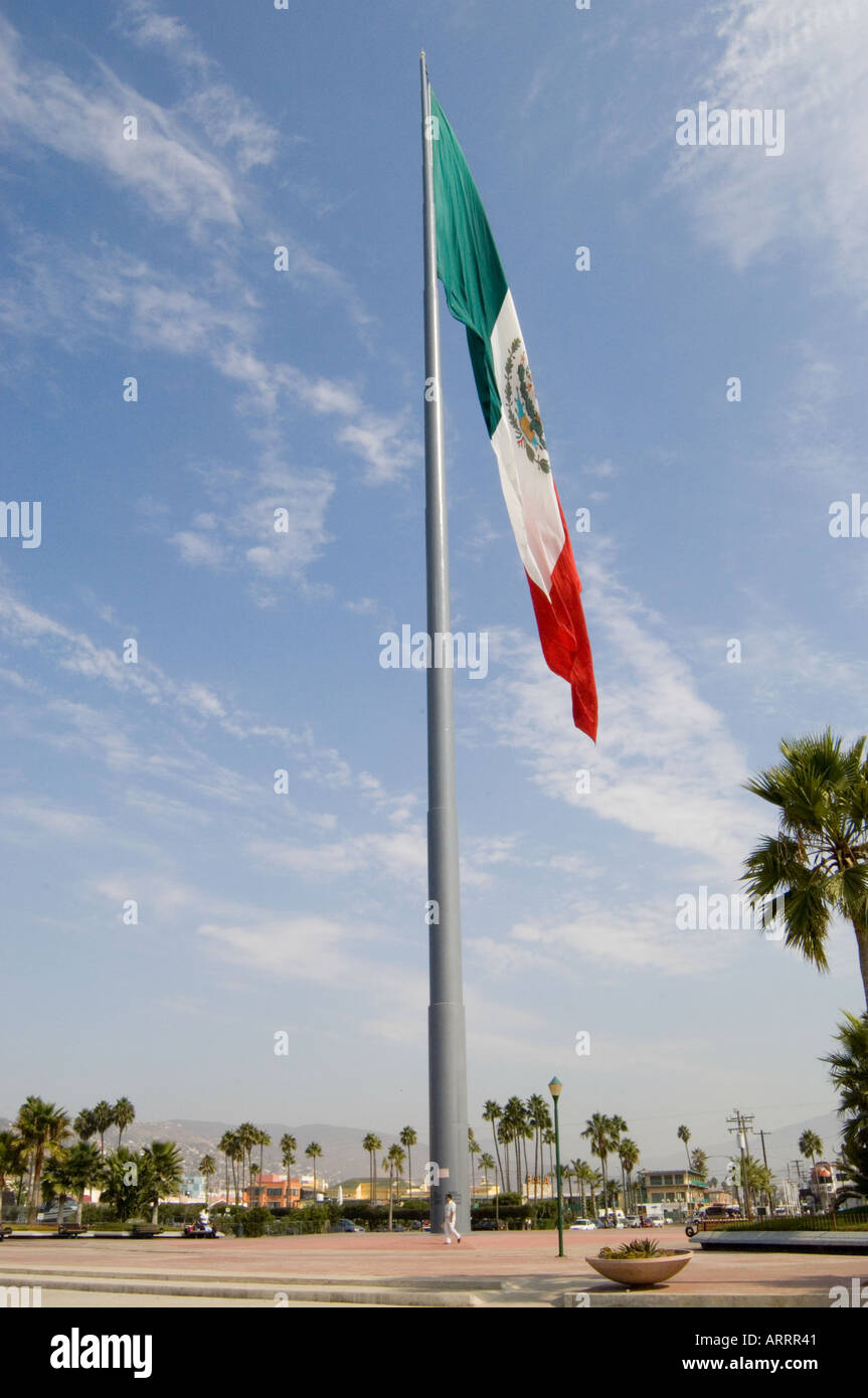 Mexican Flag Flying Stock Photo - Alamy