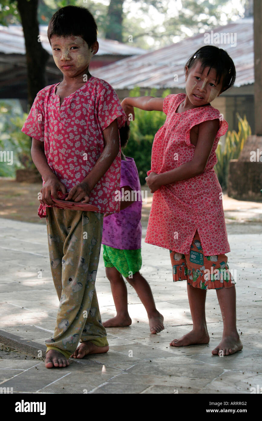 Burmese children at the Kyaik Pun Pagoda, near Bago, (Pegu), Burma ...