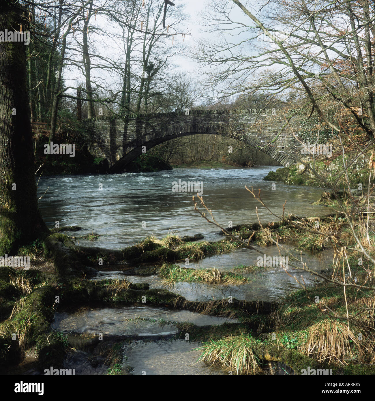 Stone bridge over river Stock Photo - Alamy