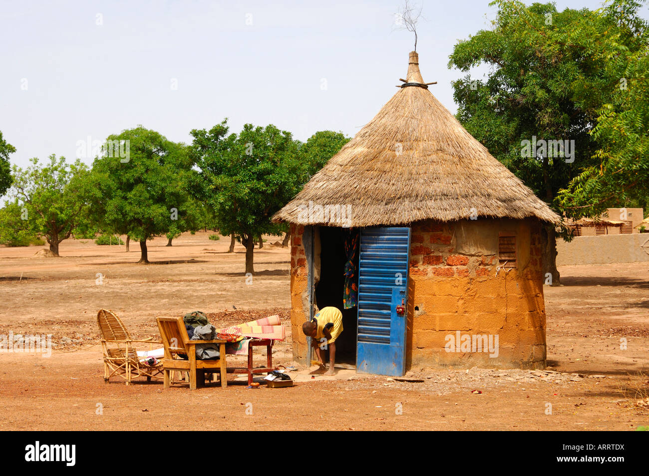 African Round Hut High Resolution Stock Photography and Images - Alamy