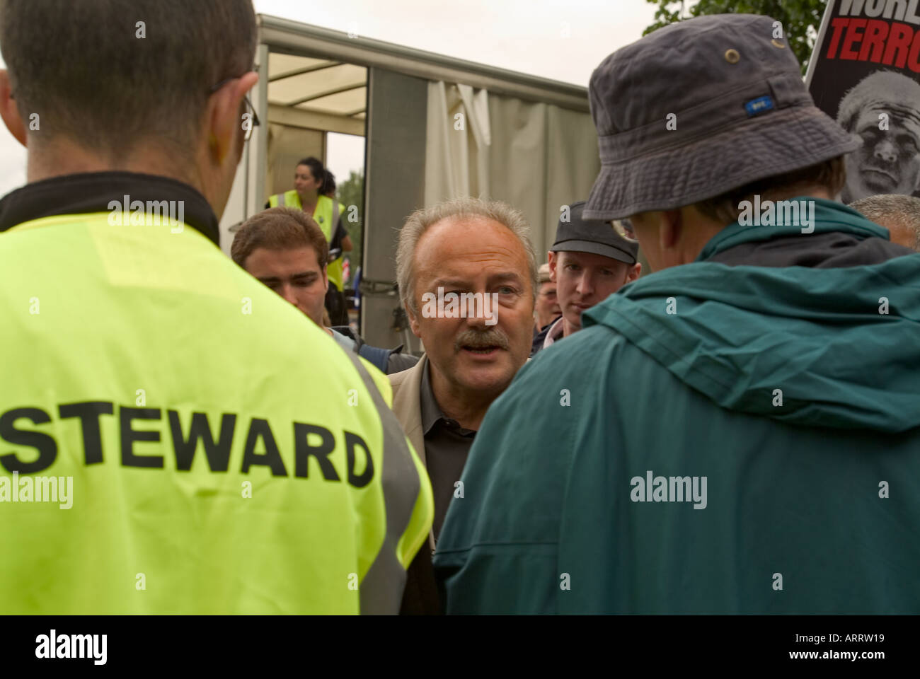 George galloway 2005 hi-res stock photography and images - Alamy