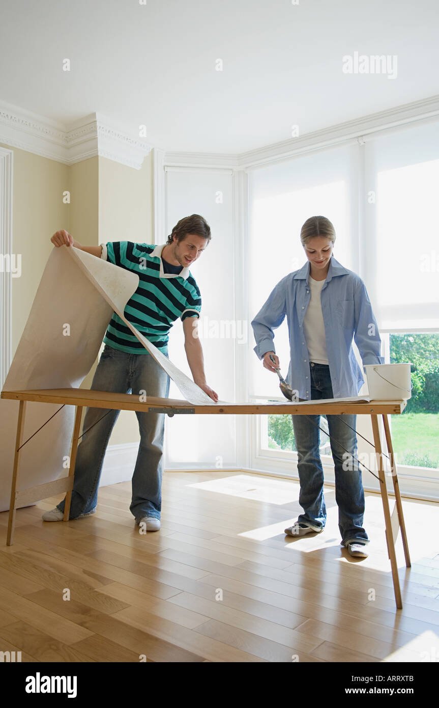 Wallpaper paste bucket hi-res stock photography and images - Alamy